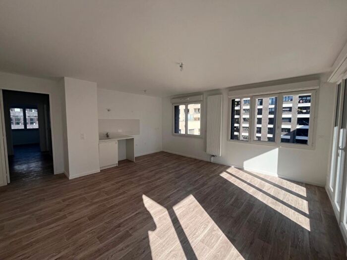 Appartement à louer - Bobigny, Centre-ville - 4 pièces - 3 chambres