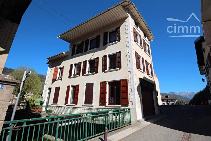 Maison 13 pièces à La Rochette, à vendre
