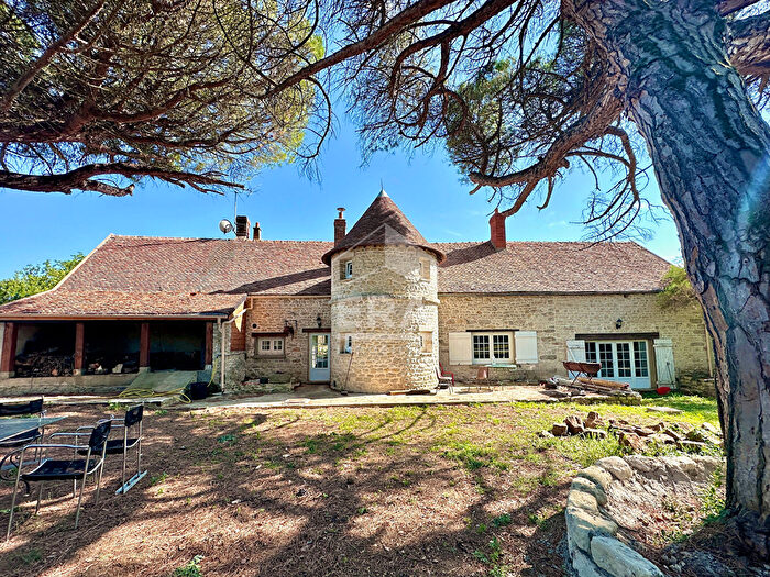 Maison à vendre - La Madeleine-sur-Loing - 9 pièces - 3 chambres