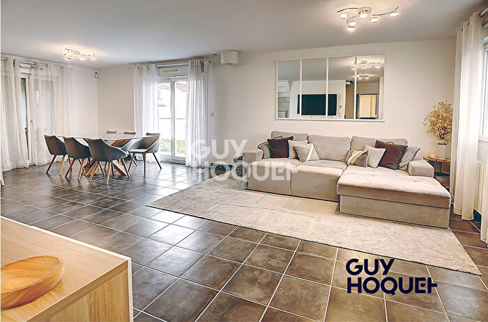 Maison à vendre - Meyzieu, Nord Est - 5 pièces - 3 chambres