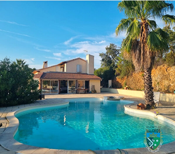 Maison à vendre - La Londe-les-Maures, Valcros, Alicastre, Haut Pansard, Bas Pansard, Le Pin - 7 pièces - 5 chambres
