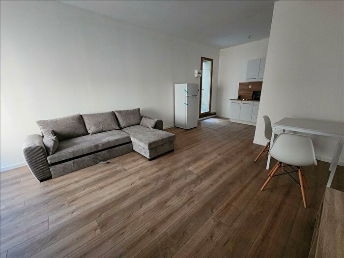 Appartement à louer - Châtellerault, Centre-ville - 1 pièce
