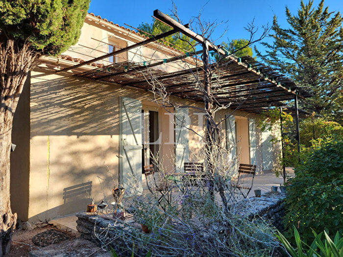 Maison à vendre - Saint-Saturnin-lès-Apt - 6 pièces - 5 chambres