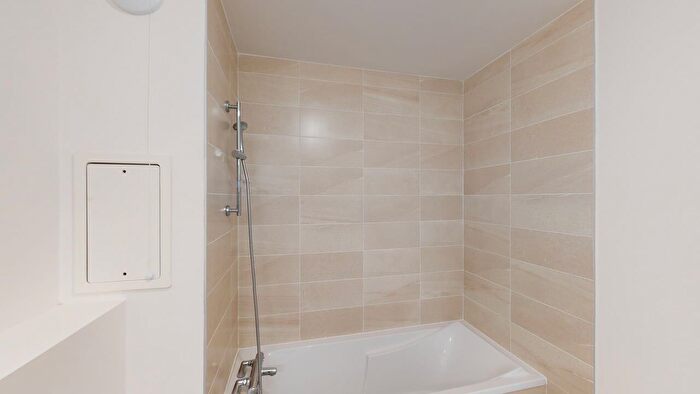 Appartement à louer - Colombes, Stade - 2 pièces - 1 chambre