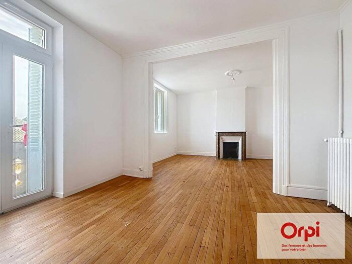 Appartement à louer - Cité Bretonnie-Chatelet-Favieres-Conches, Montluçon - 4 pièces - 3 chambres