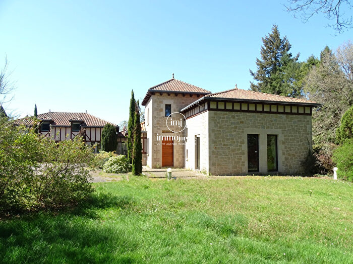 Javerdat - Maison 10 pièces à vendre