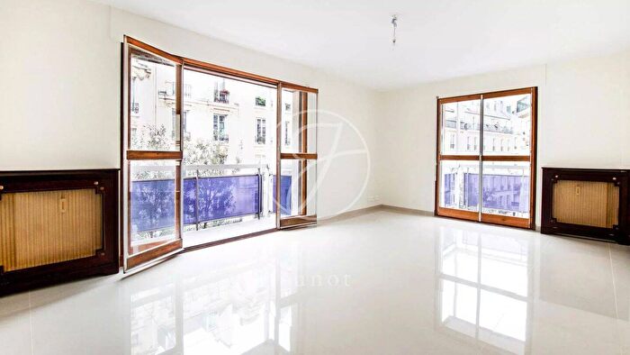 Appartement à louer - Clichy-Trinité, Paris ème arrondissement - 3 pièces - 2 chambres