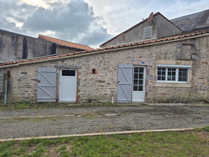 Maison à louer - Saint-Pierre-du-Chemin - 3 pièces - 2 chambres