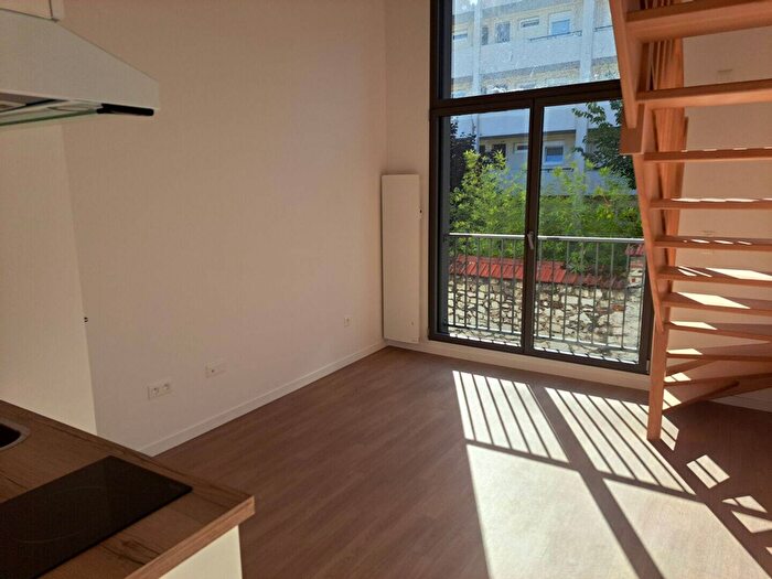 Appartement à louer - Barbâtre-Saint Remy-Verrerie, Reims - 1 pièce