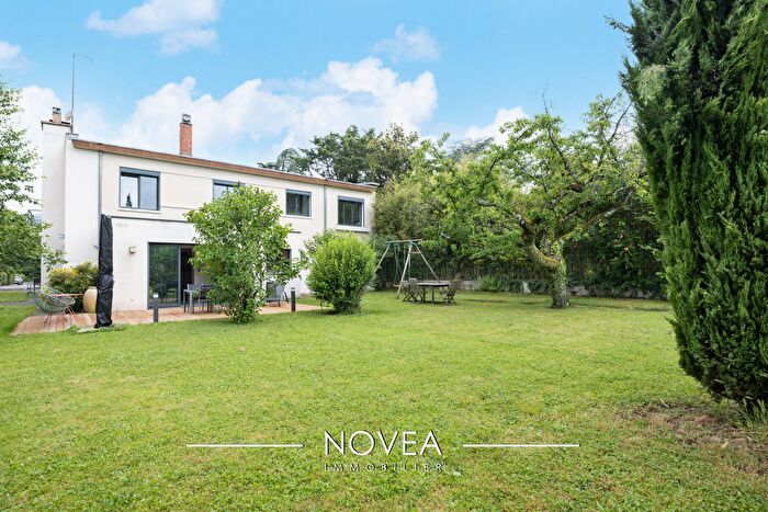 Maison 6 pièces à vendre à Fleurieu-sur-Saône