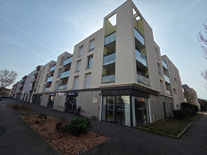 Appartement à vendre - Meyzieu, Centre-ville - 2 pièces - 1 chambre