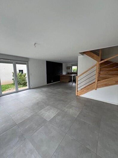 Maison à louer - Aventuriere-Simandre, Neuville-sur-Saône - 5 pièces - 4 chambres