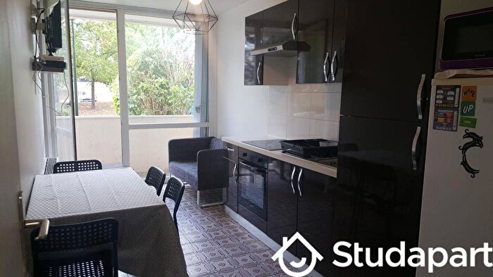 Appartement à louer - Clairieres-Chateaux-Zone Agricole, Cergy - 1 pièce - 1 chambre