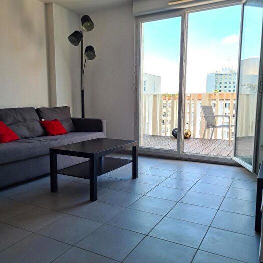 Givors, Canal : Appartement 2 pièces à louer