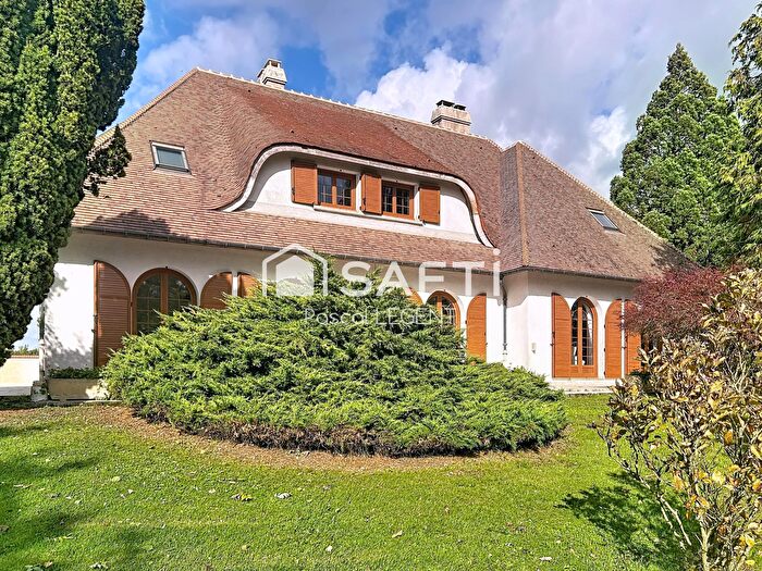 Maison à vendre - Villeneuve-sur-Yonne - 10 pièces - 6 chambres