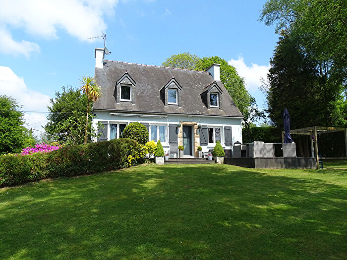 Maison à vendre - Le Saint - 7 pièces - 4 chambres