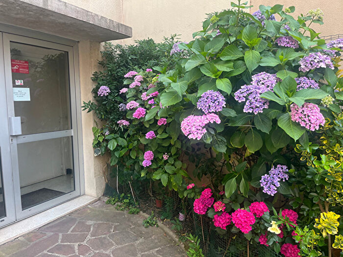 Appartement 4 pièces à vendre à Quartiers Centre, Saint-Hélier, Gare