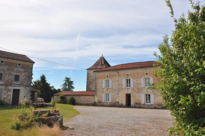 Aubeterre-sur-Dronne : Maison 10 pièces à vendre