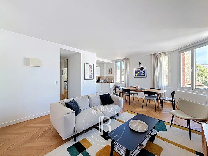 Levallois-Perret, Centre-ville : Appartement 4 pièces à louer