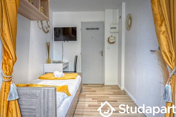 Renaudie-La Plaine, Saint-Martin-d'Hères : Appartement 1 pièce à louer