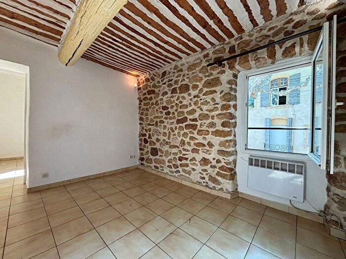 Appartement à louer - Sud Est Ouest, Pélissanne - 2 pièces - 1 chambre