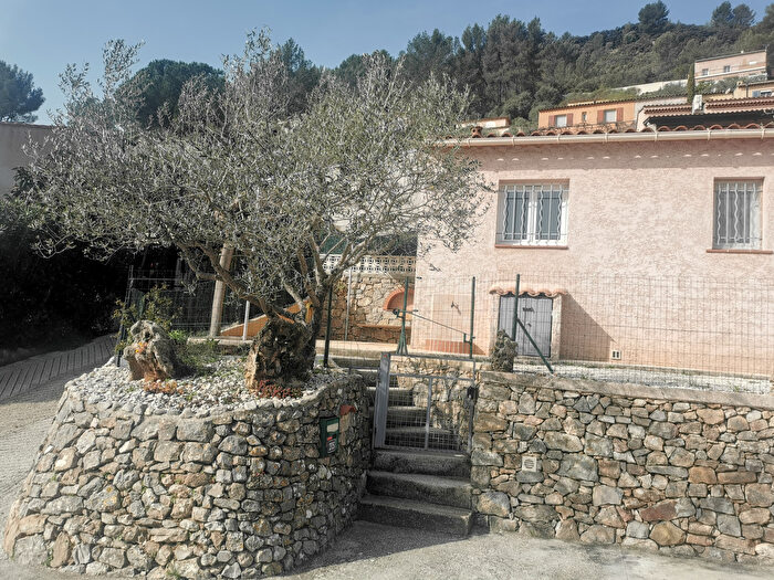 Maison à louer - Solliès-Toucas - 3 pièces - 1 chambre