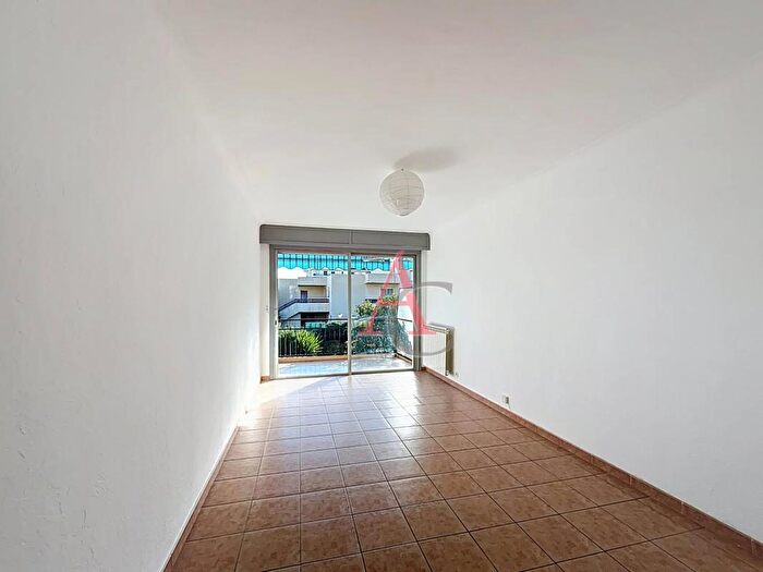 Appartement à louer - Cagnes-sur-Mer, Les Bréguières - 3 pièces - 2 chambres