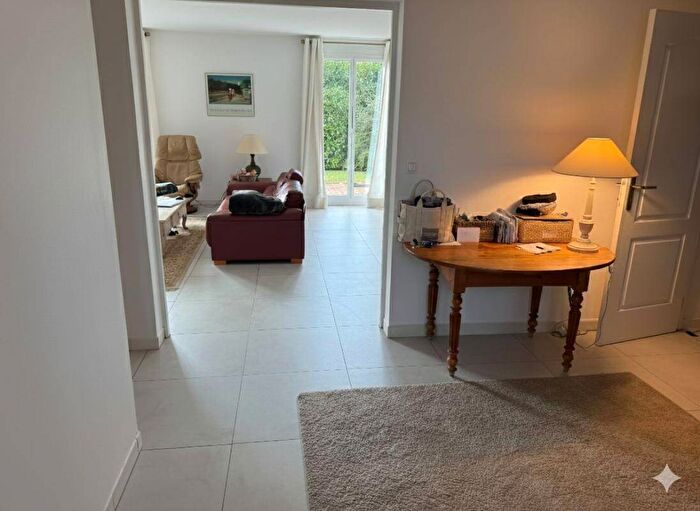 Maison à louer - Le Village, Noisy-le-Roi - 2 pièces - 1 chambre
