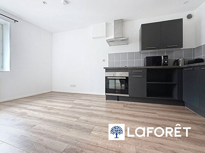 Appartement à louer - Centre Ville Est, Bourgoin-Jallieu - 2 pièces - 1 chambre