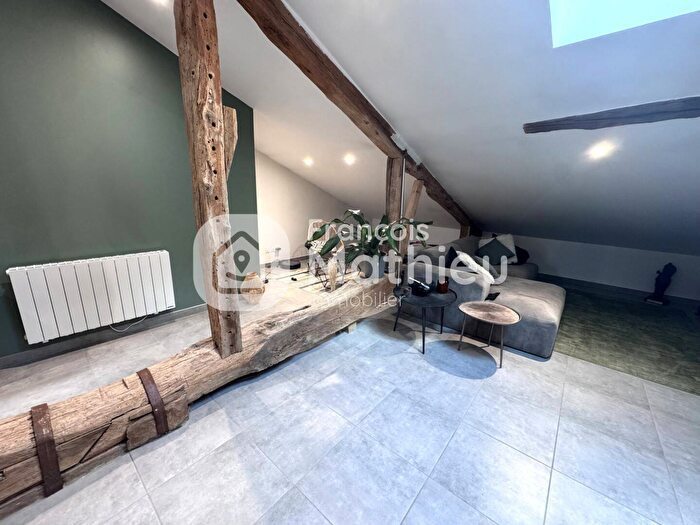 Appartement à louer - Châtillon-sur-Chalaronne - 3 pièces - 2 chambres