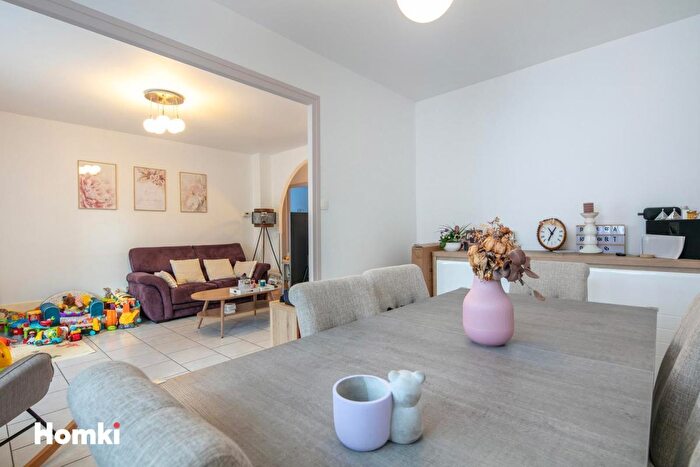 Appartement à vendre - Fontaine, Centre-ville, Mairie - 4 pièces - 2 chambres