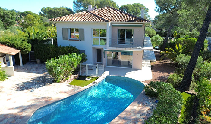 Maison à vendre - Saint-Raphaël, Boulouris - 8 pièces - 6 chambres