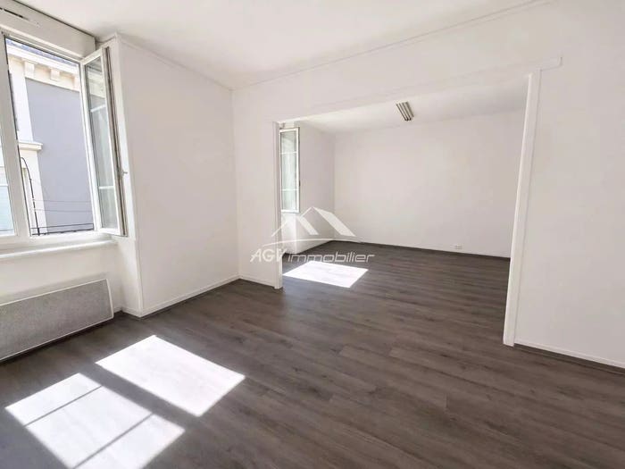 Appartement 3 pièces à vendre à postalCode