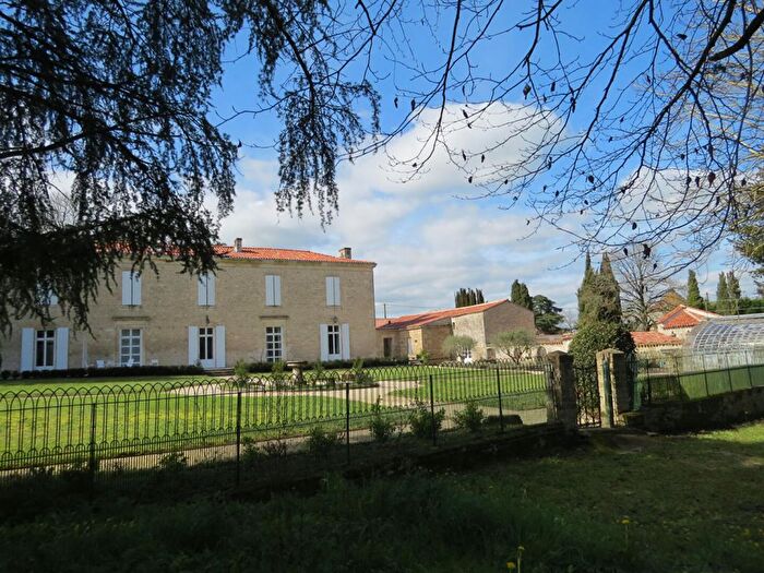 Maison à vendre - Fontenay-le-Comte, Chamiraud, Grissais, Le Gros Noyer - 12 pièces - 7 chambres