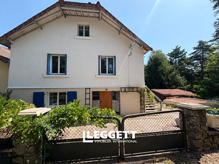 Maison à vendre - Abjat-sur-Bandiat - 9 pièces - 3 chambres