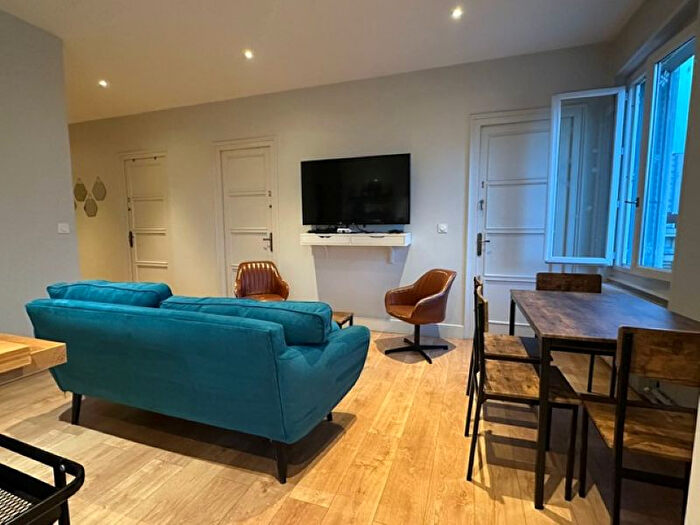 Appartement à louer - Vénissieux, Georges Levy, Ernest Renan, Moulin à vent - 6 pièces - 1 chambre