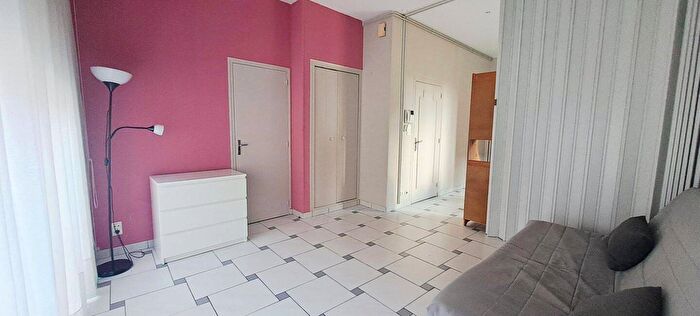 Appartement à louer - Centre Ville, Saint-Quentin - 1 pièce