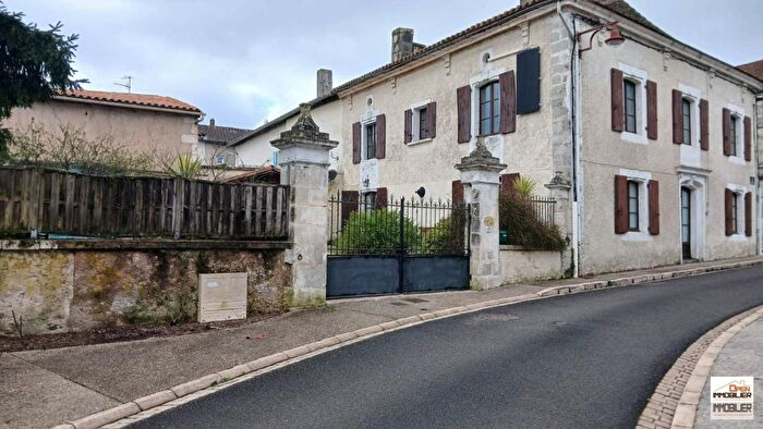 Maison 6 pièces à Saint-Séverin, à vendre
