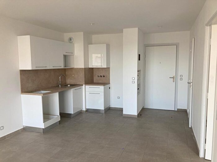 Appartement à louer - Arles, Trébon - 2 pièces - 1 chambre