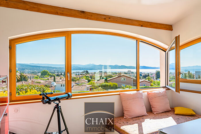 Maison à vendre - La Ciotat - 6 pièces - 4 chambres