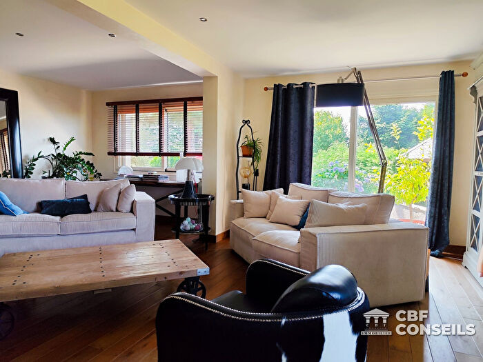 Maison à vendre - Mauriac - 8 pièces - 5 chambres