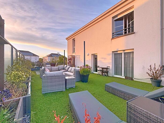 Appartement à vendre - Montigny-le-Bretonneux, Le Village - 5 pièces - 4 chambres