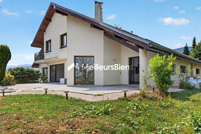 Maison 10 pièces à louer à Divonne-les-Bains