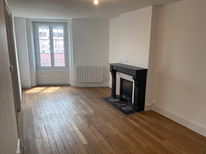 Villefranche-sur-Saône, Centre-ville : Appartement 4 pièces à louer
