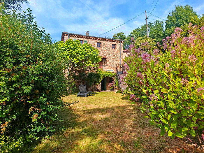 Saint-Apollinaire-de-Rias : Maison 5 pièces à vendre
