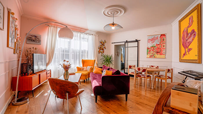 Maison à vendre - Montcuq - 8 pièces - 7 chambres