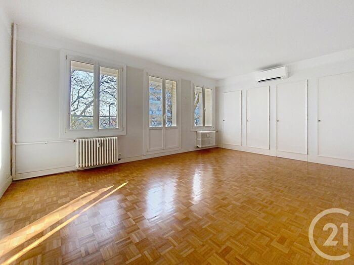 Appartement à louer - Châlons-en-Champagne, Sud - 4 pièces - 3 chambres