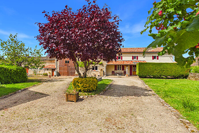 Maison 8 pièces à vendre à Lezay