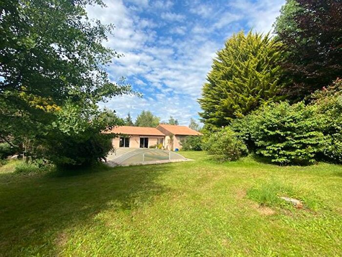 Saillat-sur-Vienne : Maison 7 pièces à vendre