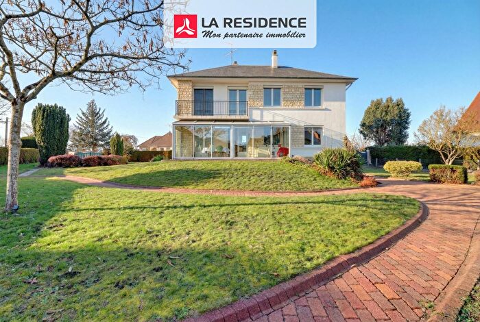 Maison à vendre - La Chaussée-Saint-Victor - 6 pièces - 4 chambres